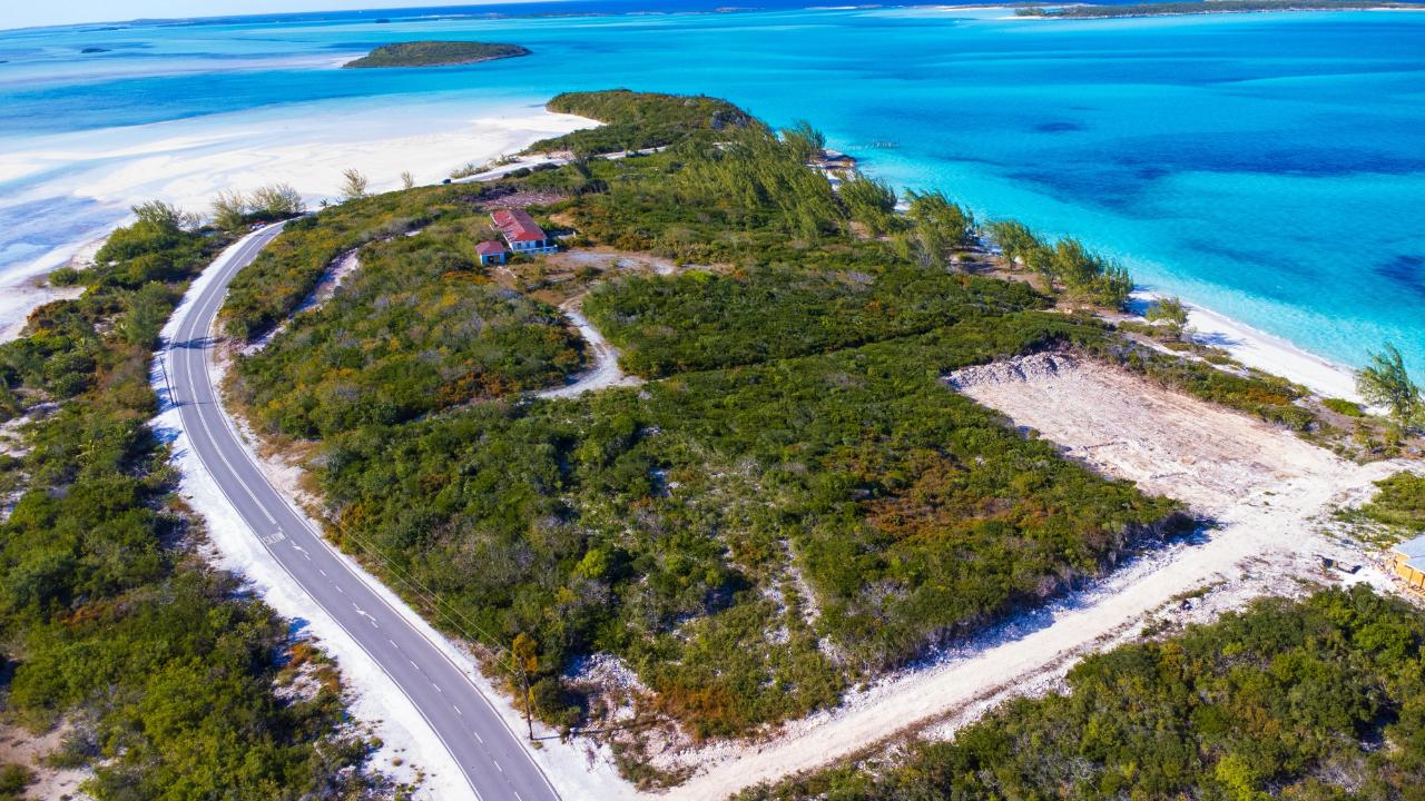 WEST ROLLEVILLE – QUEENS HIGHWAY Exuma & Exuma Cays – Wateredge Bahamas